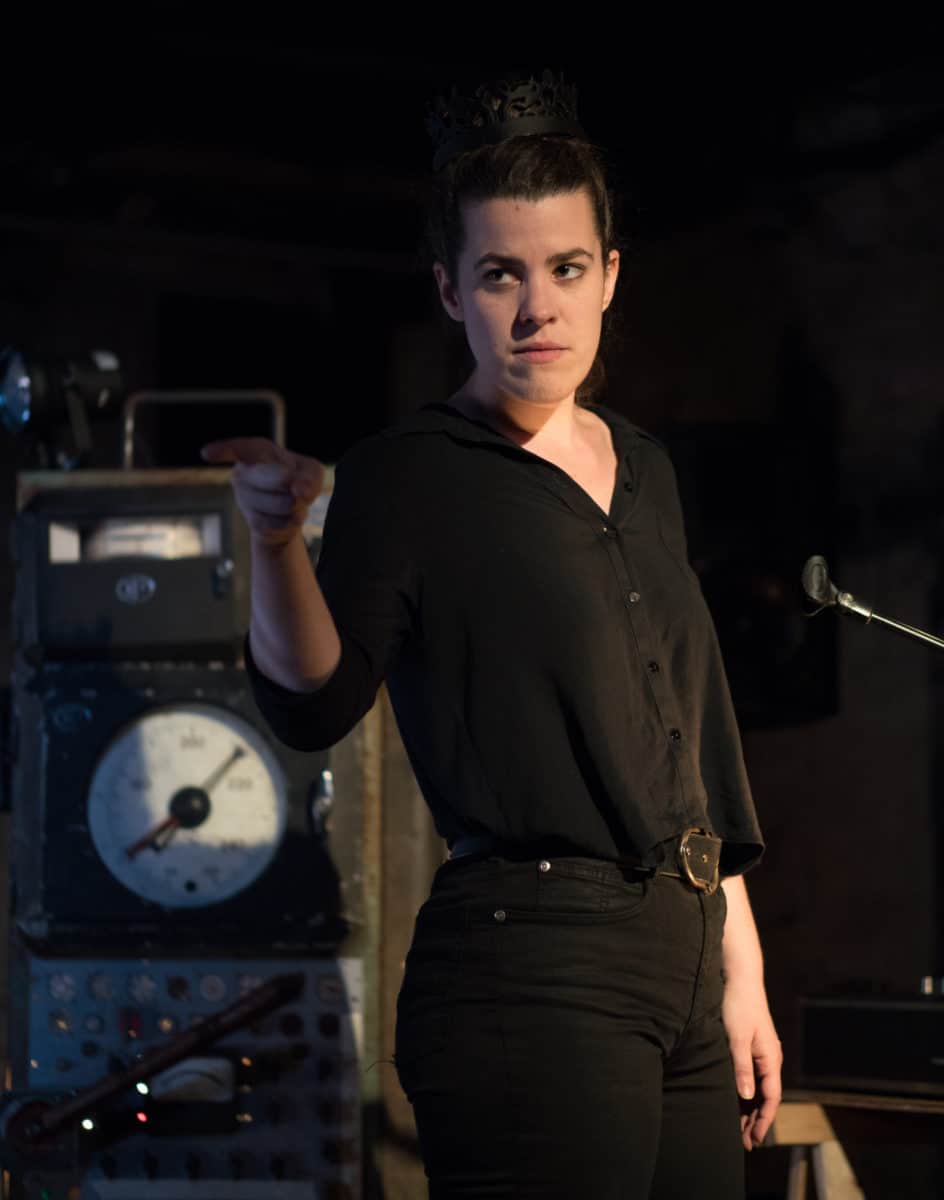 Tudor, toute seule - Le Cairn